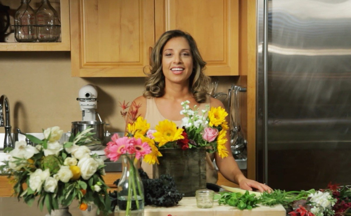 Easy Spring Flower Bouquet Made in the Kitchen - HipLatina