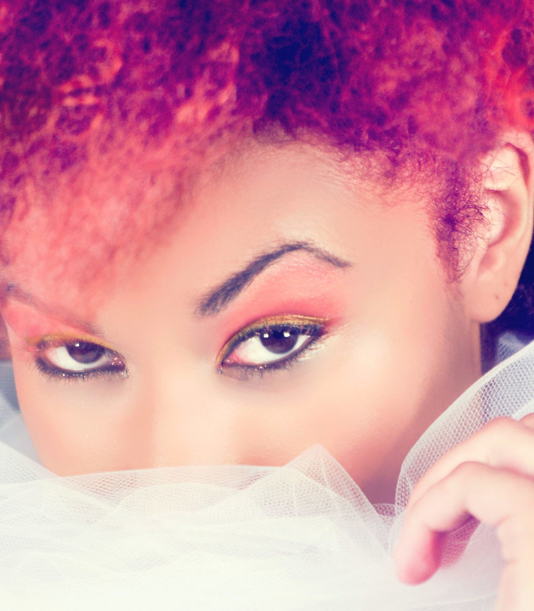 Mexican-American Cholas Do Not Own the Rights to Thin Eyebrows - HipLatina