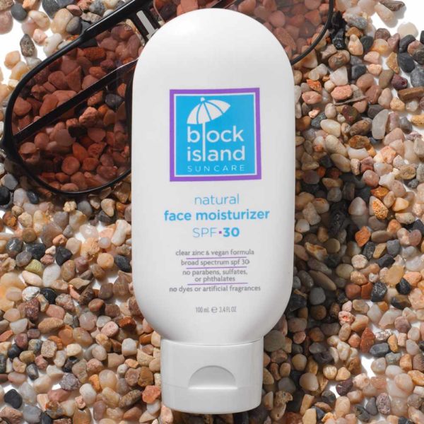 9 Natural SPFs That Don't Make Dark Skin Look Ashy - HipLatina