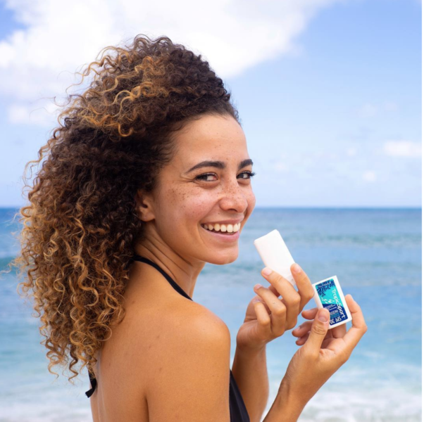 9 Natural SPFs That Don't Make Dark Skin Look Ashy - HipLatina