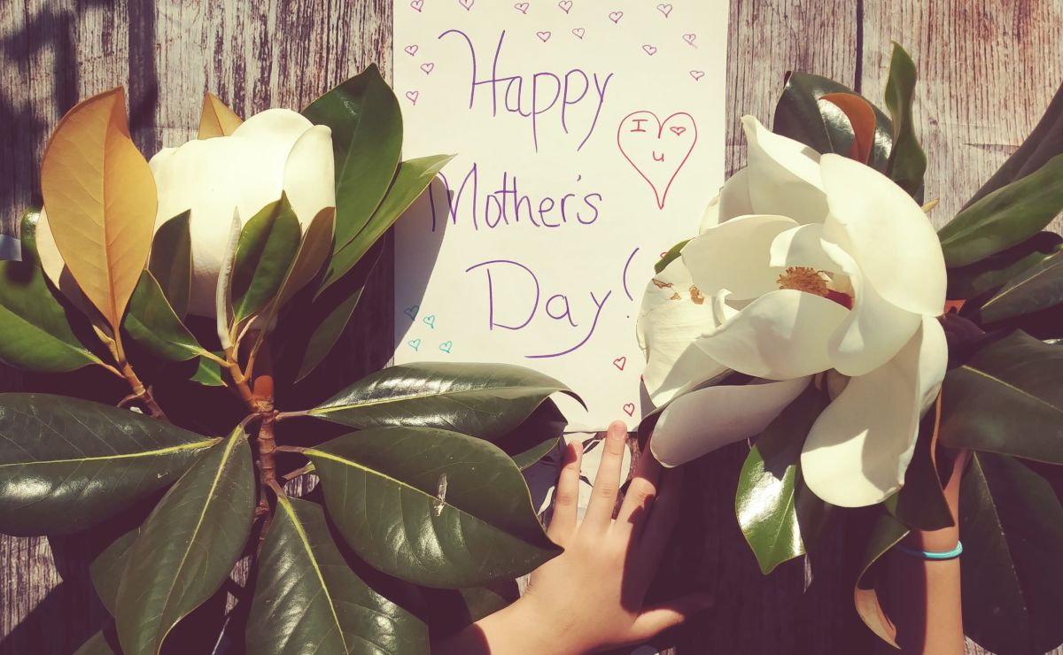 Celebrate Your Mama with this Bilingual Mother's Day Playlist - HipLatina