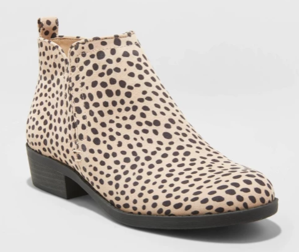 23 Pairs of Boots to Help You Dip Your Toes Into Fall - HipLatina