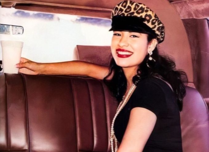 25 Rare Selena Photos That Serve Up Serious Fashion Inspo - HipLatina