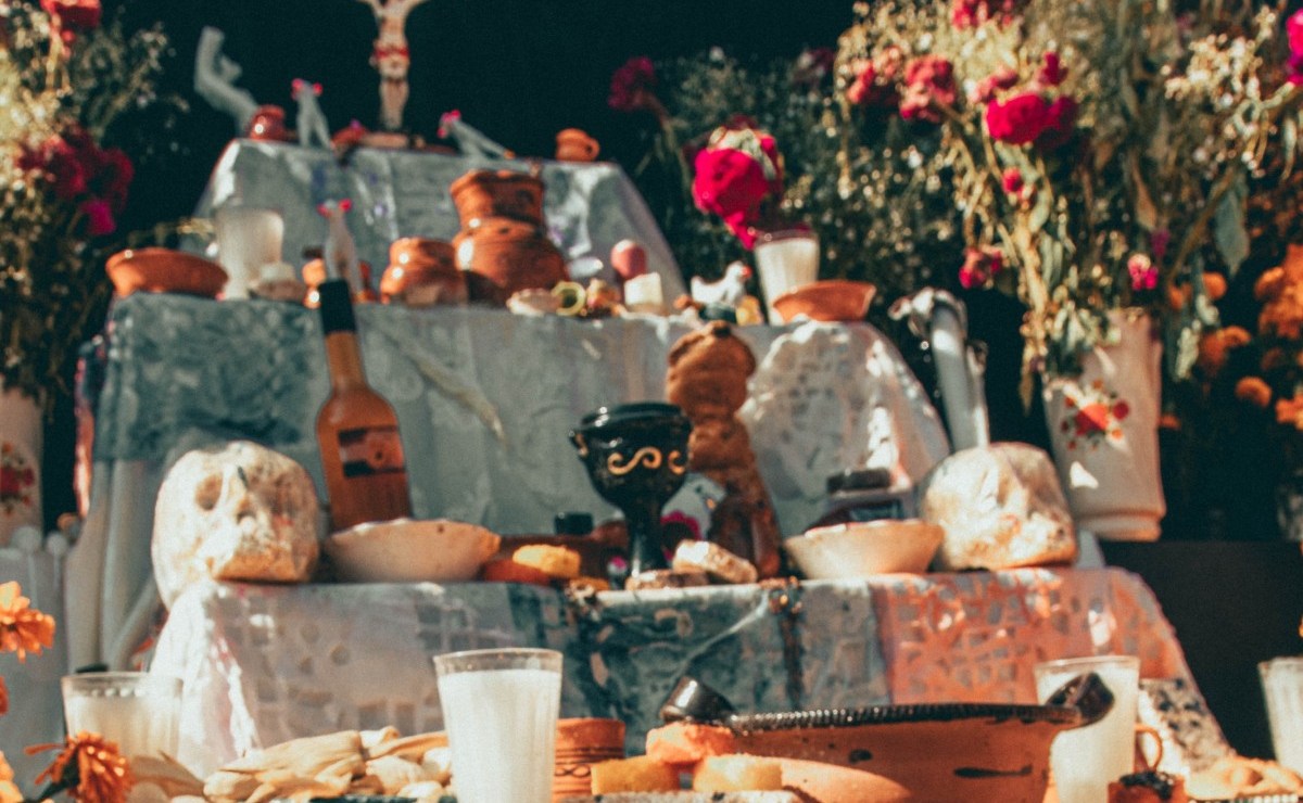 What You Need For Your Día de los Muertos Ofrenda - HipLatina