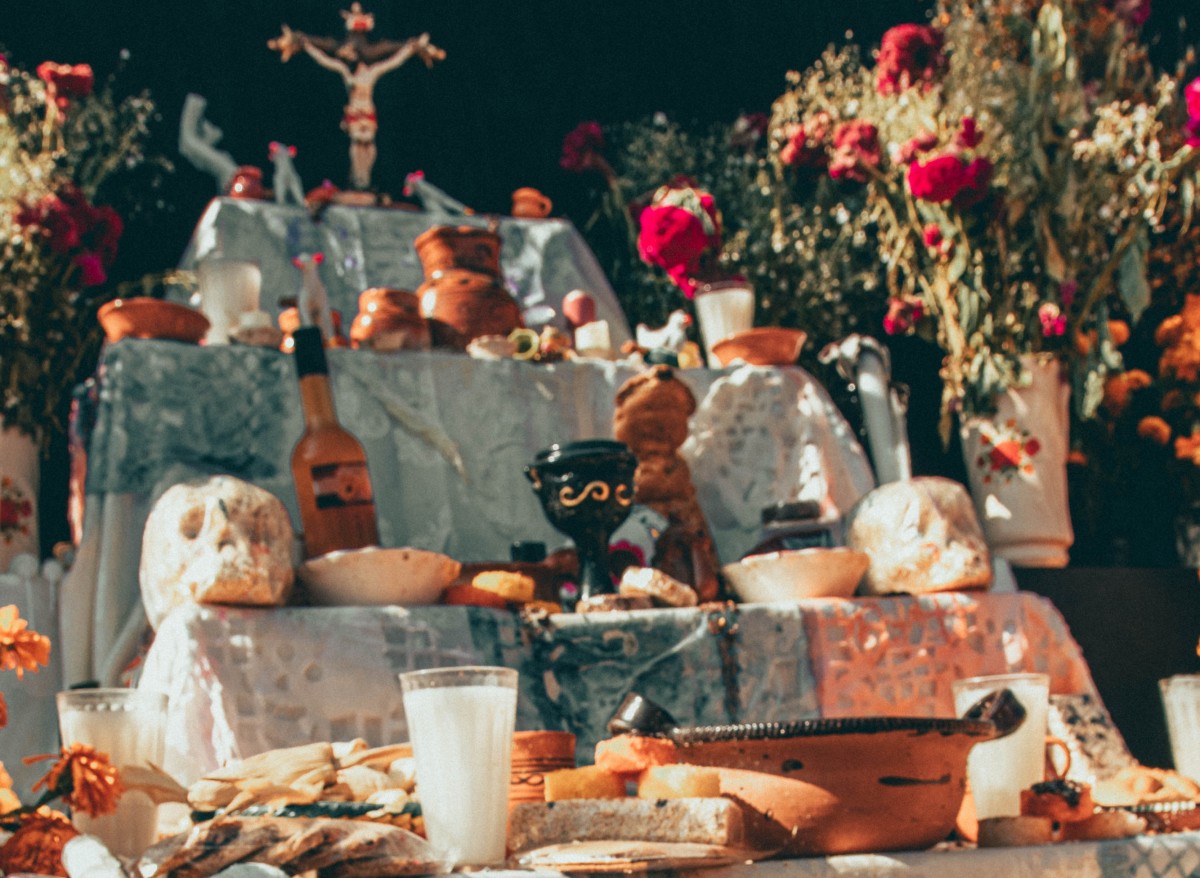 What You Need For Your Día de los Muertos Ofrenda - HipLatina